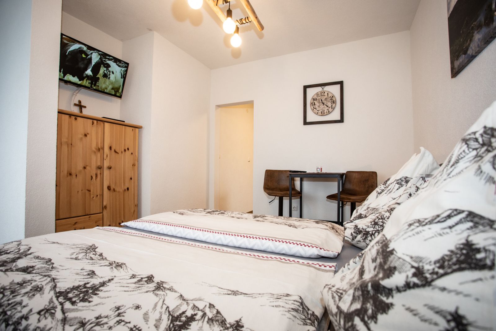 Start – Haus Weisl Erlsberg - Zimmer mit Grimmingblick auf 860m Seehöhe